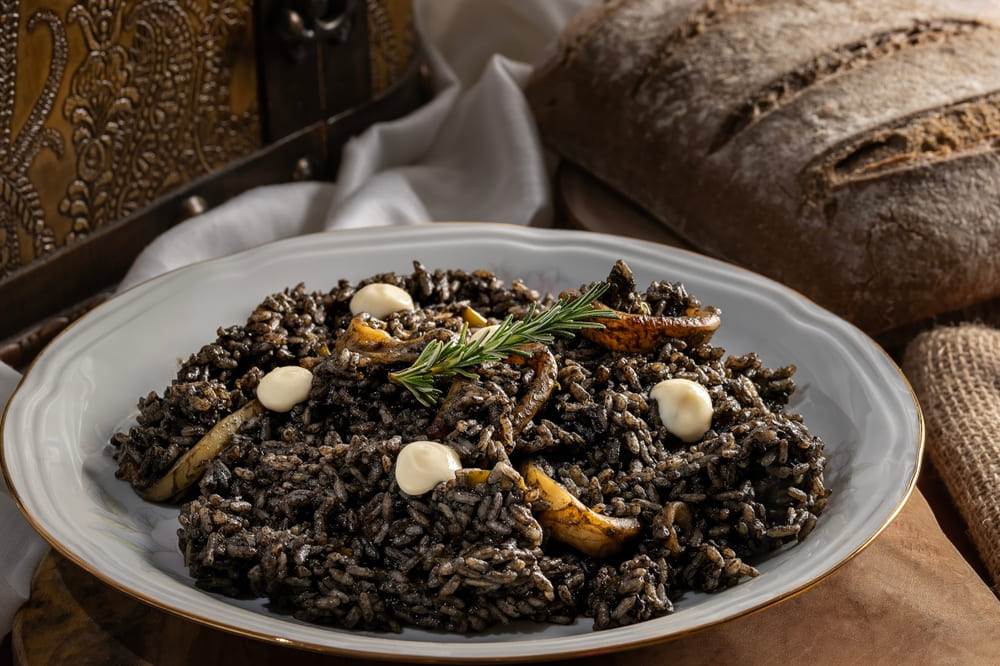 7 Steps to a Perfect Black Paella Recipe - The Spanish Apron